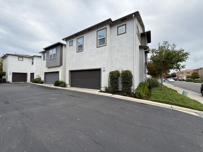 Pristine Condo in Gated Community - 4224 Ocean Ln Elk Grove CA 95757 ...