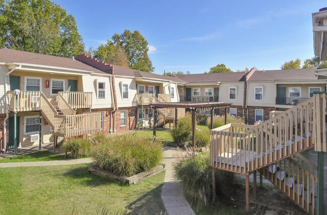 Maple Run Apartments - 6703 Strawberry Ln Louisville KY 40214 ...