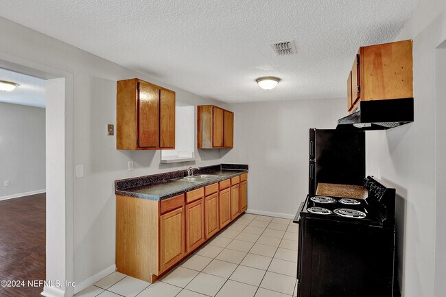 2638 Spring Lake Rd - 2638 Spring Lake Rd Jacksonville FL 32210 ...