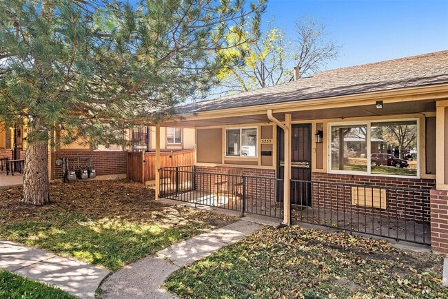 Updated 2 Bed 1 Bath Townhome in Clayton N... - 3235 Milwaukee St ...