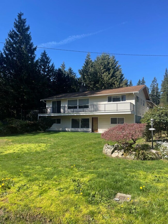 Two Bedroom Duplex - 13530 Cascadian Way Everett WA 98208 | Apartment ...