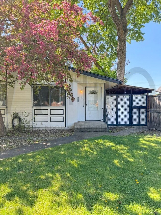 Grace Avenue Duplex - 1109-1111 W Grace Ave Spokane WA 99205 ...