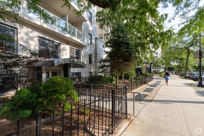 Executive Towers - 1020-1038 Grand Concourse Bronx NY 10451 | Apartment ...