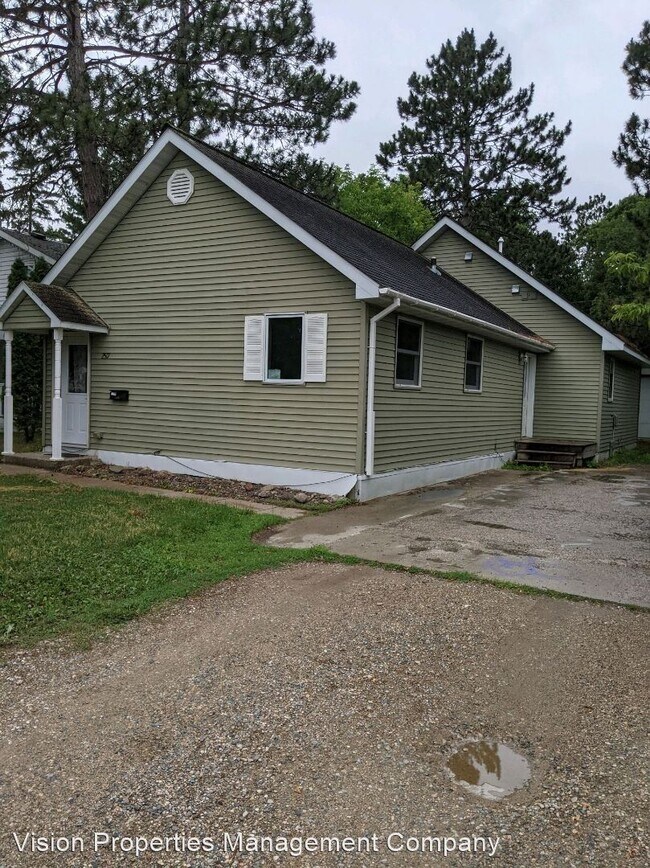 5 br, 2 bath House - 2517 Calihan Ave NE - 2517 Calihan Ave NE Bemidji ...