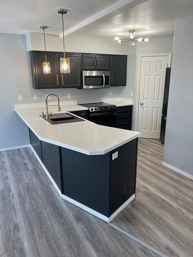 6475 Whispering Loop - 6475 Whispering Loop Anchorage AK 99504 ...