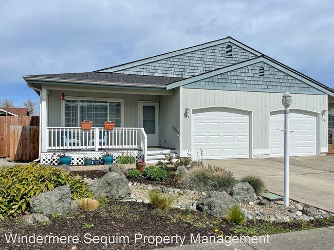 3 br, 2 bath House - 822 E. Washington Place - 822 E Washington Pl ...