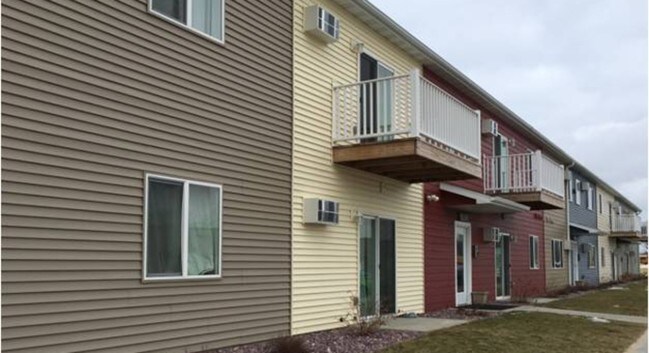 Oakbridge - 410 - 1875 W Pine St Baraboo WI 53913 | Apartment Finder