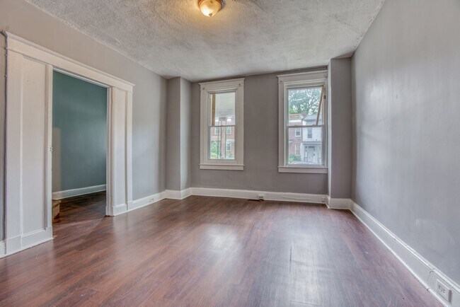 HUGE 7 Bedroom Plus Den RENTAL in Baltimor... - 2924 Rockrose Ave ...