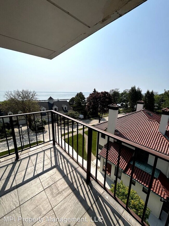 2 br, 2 bath House - 111 11TH ST UNIT 5AS - 111 11th St Racine WI 53403 ...