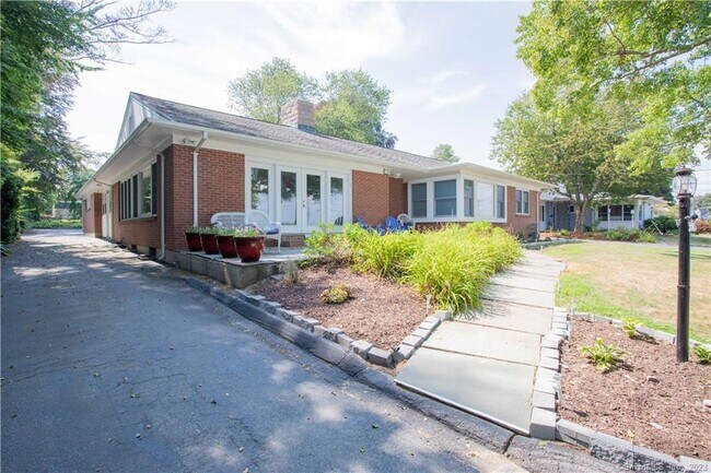 551 Pequot Ave - 551 Pequot Ave New London CT 06320 | Apartment Finder