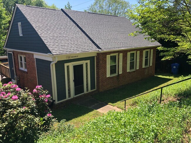 5 Enka Orchard St - 5 Enka Orchard St Candler NC 28715 | Apartment Finder