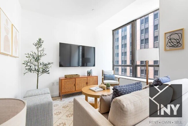 Open Exposure Oversized Living Room F... - 99 Wall St New York NY 10005 ...