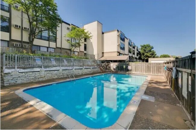 LARGE 1 bedroom, 1 bath Condo near Uptown ... - 4530 Park Commons Dr ...