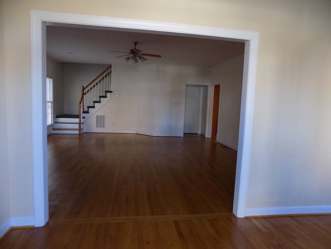 PORT WARWICK - 280 T S Eliot St Newport News VA 23606 | Apartment Finder