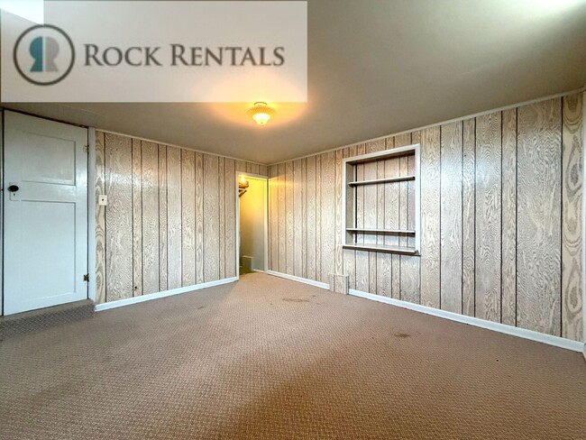 Fresh 2 Bed with Bonus Room on 17th - 1614 N Pleasant St Hutchinson KS ...