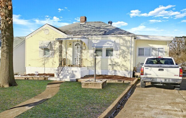 Two Bedroom Bungalow for Rent - 575 Glorose Dr St. Louis MO 63137 ...