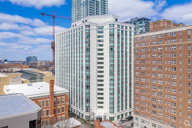 Maple - 150 W Maple St Chicago IL 60610 | Apartment Finder