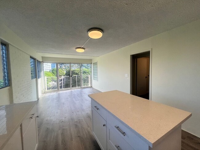 Punahou Wilder 2 bedrooms 1 bath with 1 assigned parking stall - 1535 ...