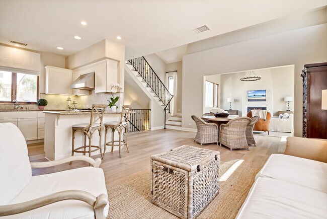 Exceptionally Rare and Luxurious Residence... - 709.5 Begonia Ave ...