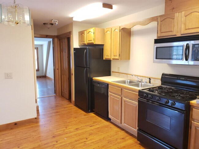 9 Roberts Rd - 9 Roberts Rd Canaan NH 03741 | Apartment Finder