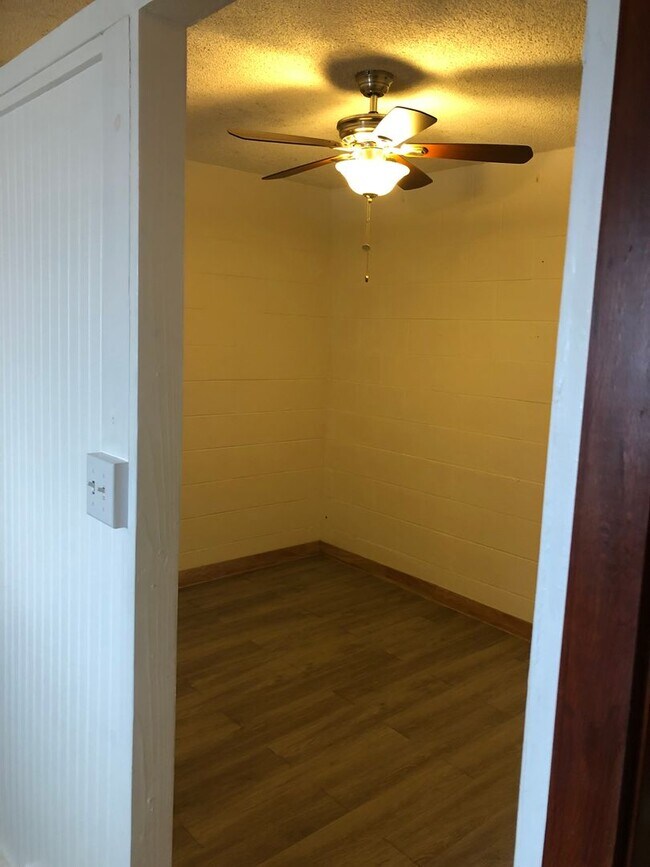 Cozy 1 bedroom Apartment in Liliha $1550 monthly with 1 assigned ...