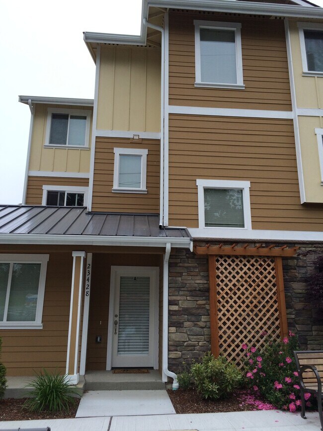 Unique 3 Story End Unit Townhouse - 23428 55th Ave W Mountlake Terrace ...