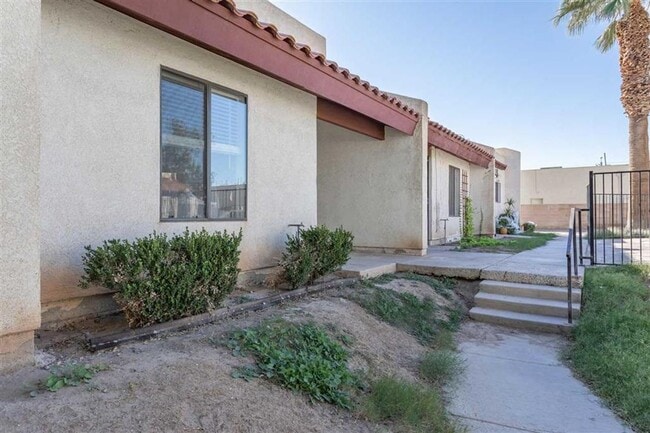FOUR Bedroom Townhouse AVAILABLE NOW - SHO... - 1700 S Crowder Ave Yuma ...