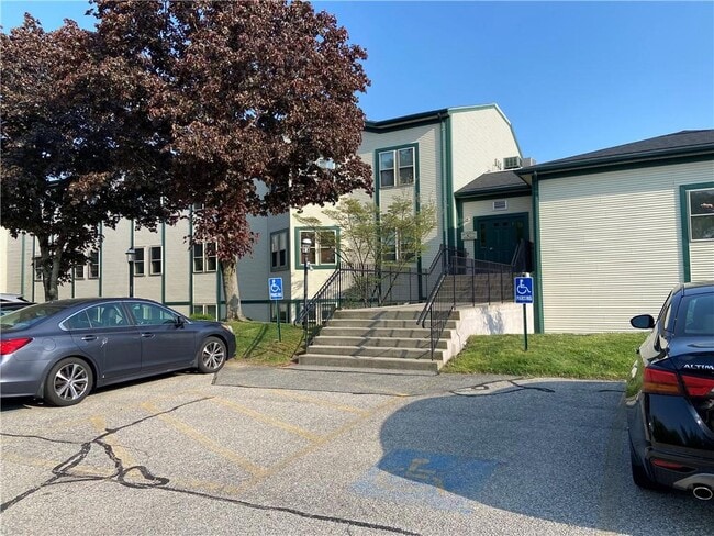 3524 W Shore Rd - 3524 W Shore Rd Warwick RI 02886 | Apartment Finder