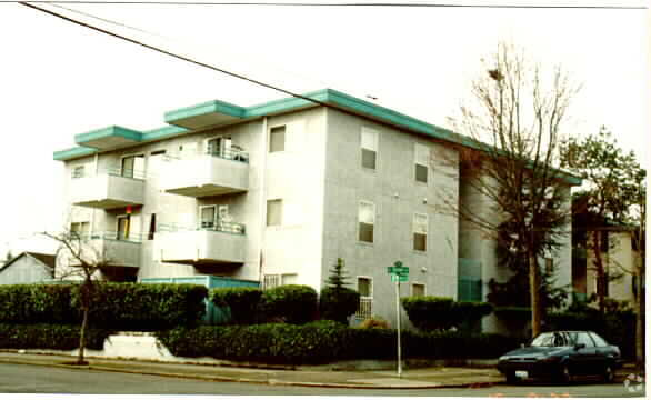 Leschi View - "B" Building - 2811 E Yesler Way Seattle WA 98122 ...