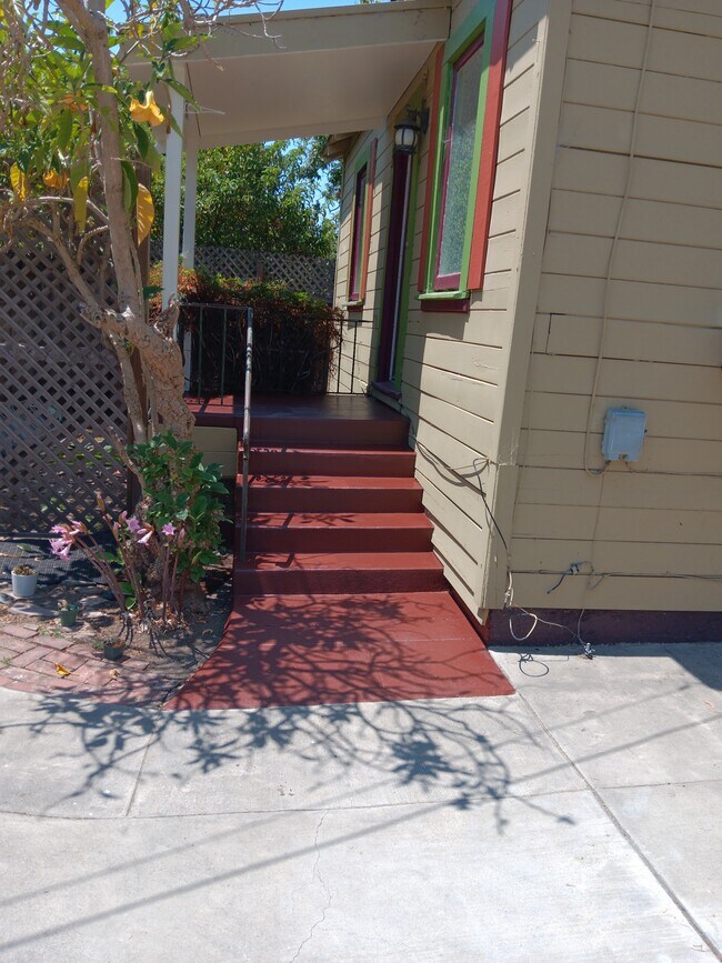 1084 Aileen St - 1084 Aileen St Oakland CA 94608 | Apartment Finder