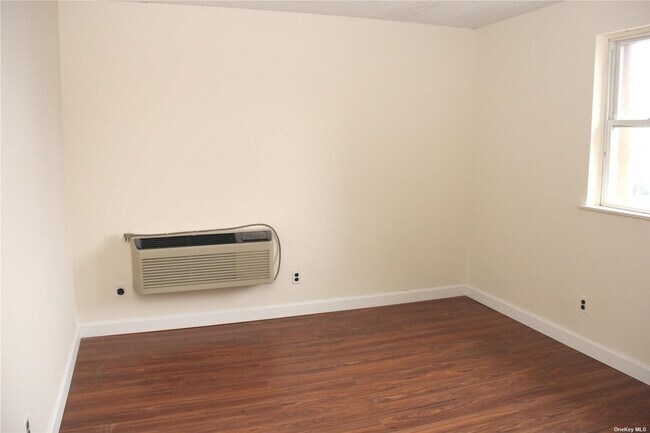 320 Post Ave - 320 Post Ave Westbury NY 11590 | Apartment Finder