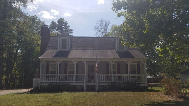 Cape Cod on large corner lot in Frederick ... - 4001 Frederick Farms Dr ...