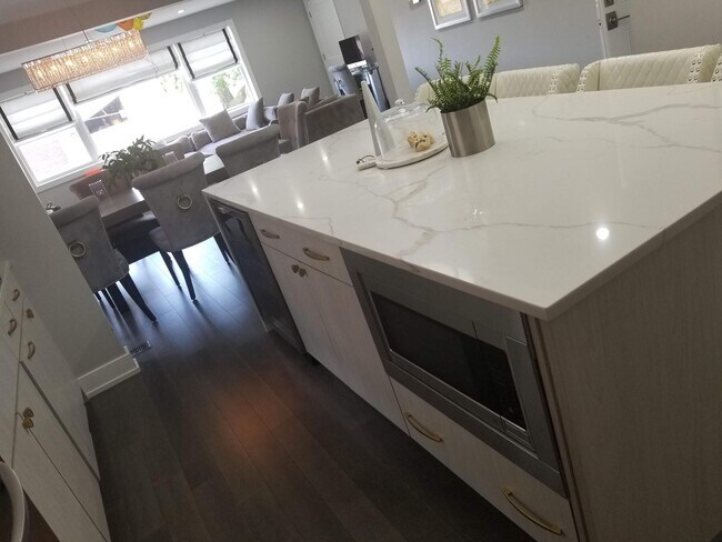 6832 N Hamlin Ave - 6832 N Hamlin Ave Lincolnwood IL 60712 | Apartment ...