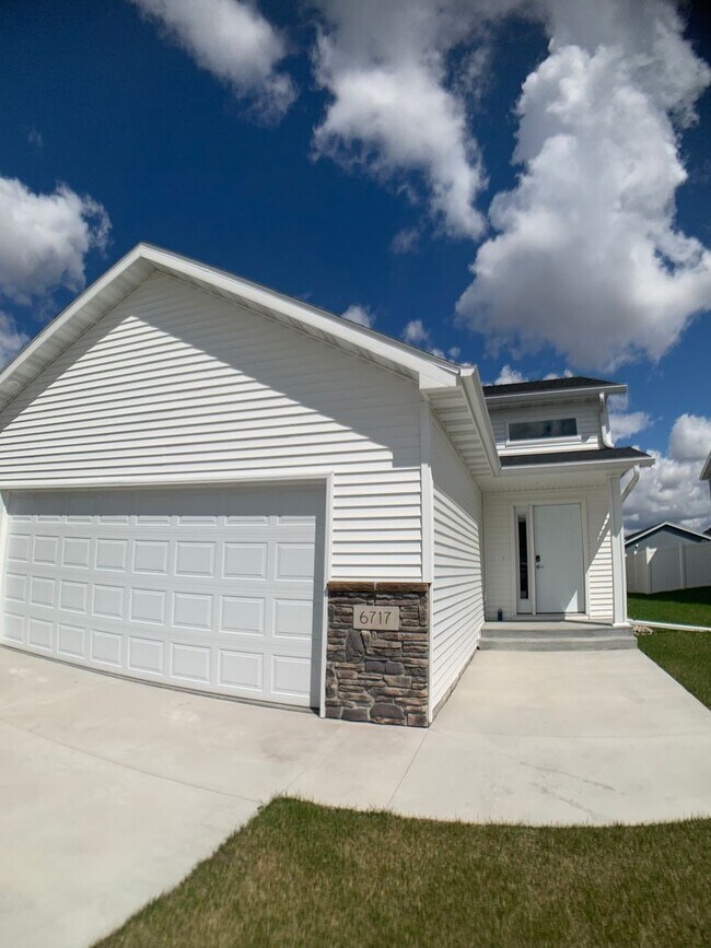 4 Bed 3 Bath Single Family Home - Rent Wit... - 6717 72nd AvenueS ...