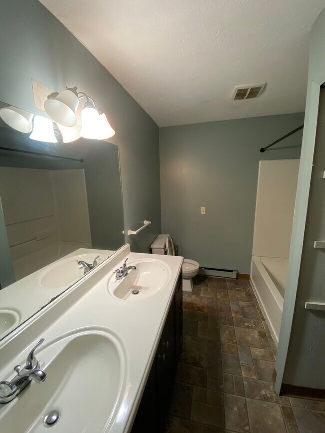 939-941 Schrock Road - 939-941 Schrock Rd Orrville OH 44667 | Apartment ...