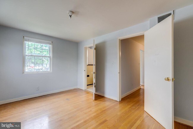 131 S Courthouse Rd - 131 S Courthouse Rd Arlington VA 22204 ...