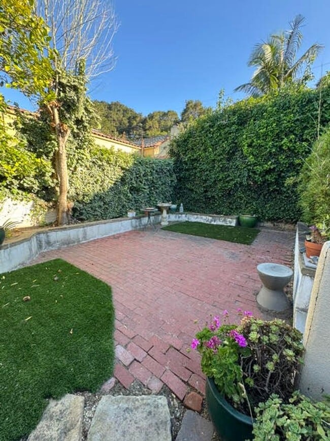 Charming Westside ADU with Private Backyard - 1033 W Micheltorena St ...
