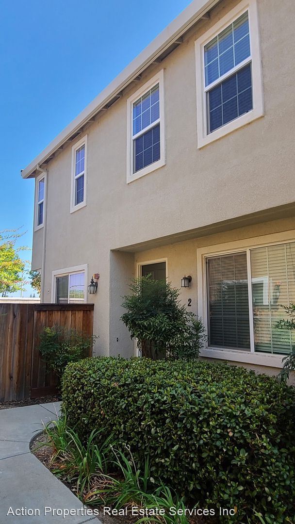 3 br, 2.5 bath House - 3050 Sierra View Ci... - 3050 Sierra View Cir ...