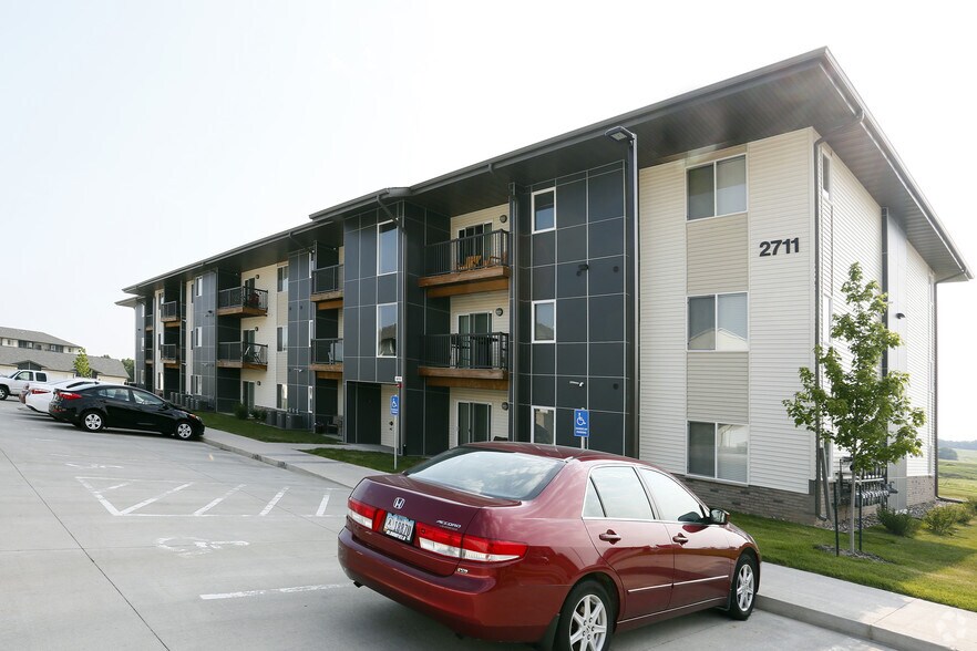 Legacy Landing - 2701 Cedar St Norwalk IA 50211 | Apartment Finder