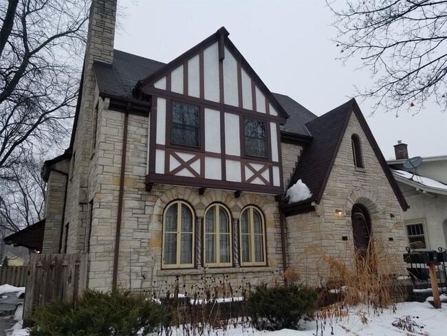 313 N Broadway - 313 N Broadway Green Bay WI 54303 | Apartment Finder
