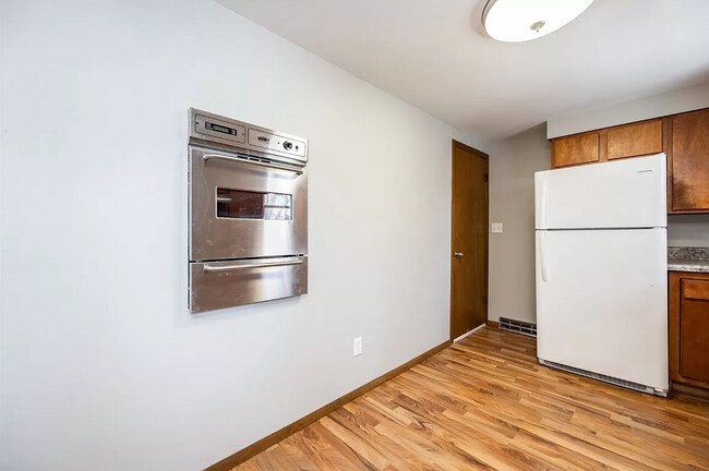 941 Dewey St - 941 Dewey St Iowa City IA 52245 | Apartment Finder