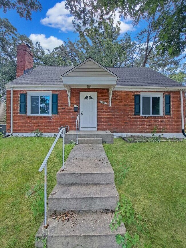 Mid-Century Modern SFH 3-Level, All Utilit... - 7009 Foster St District ...