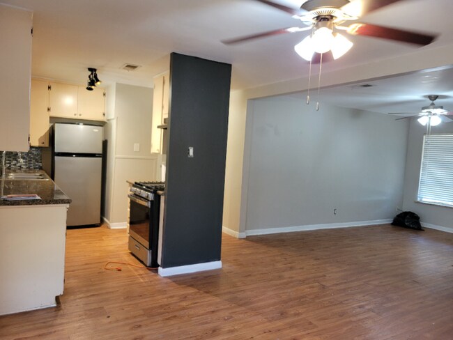 8211 Red Oak Cir S - 8211 Red Oak Cir S Austin TX 78753 | Apartment Finder