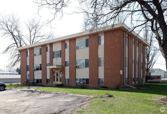 2730 Winnetka Ave N - 2730 Winnetka Ave N Minneapolis MN 55427 ...