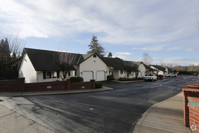 Oatfield Estates - 13611 SE Oatfield Rd Milwaukie OR 97222 | Apartment ...