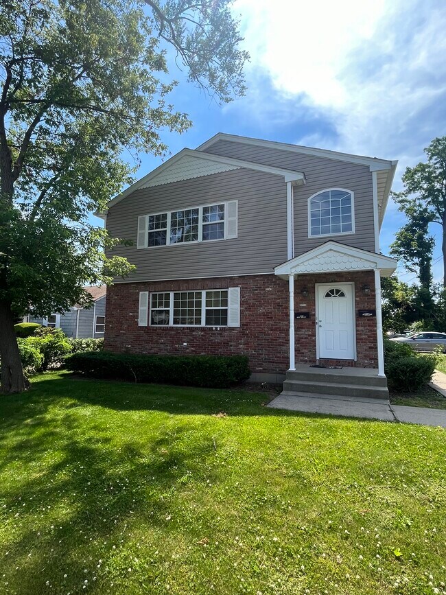 756 Deer Park Ave - 756 Deer Park Ave North Babylon NY 11703 ...