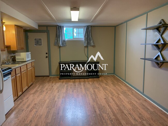 Lower Studio Unit with Garage & Office in ... - 2010 15th St Bremerton ...