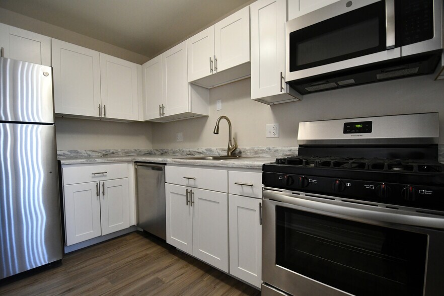 Stoneybrooke - 8500-8790 Brooke Park Dr Canton MI 48187 | Apartment Finder