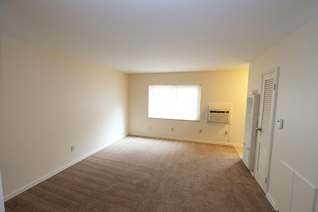 Clintonville Commons - 4030 N High St Columbus OH 43214 | Apartment Finder