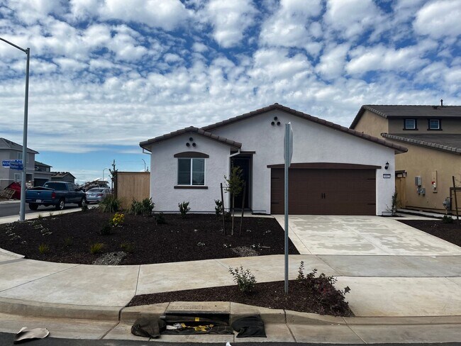 New Lennar 3 Bedroom 2 Bathroom "Pradera R... - 4412 Wax Myrtle Wy ...